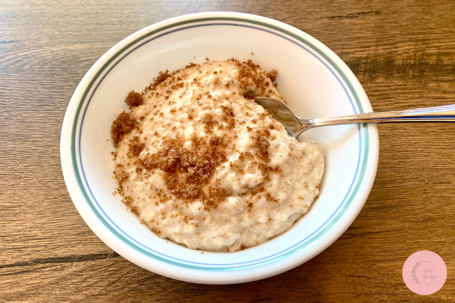 Easy Creamy Porridge Recipe With Milk (Ready in 10 Minutes)